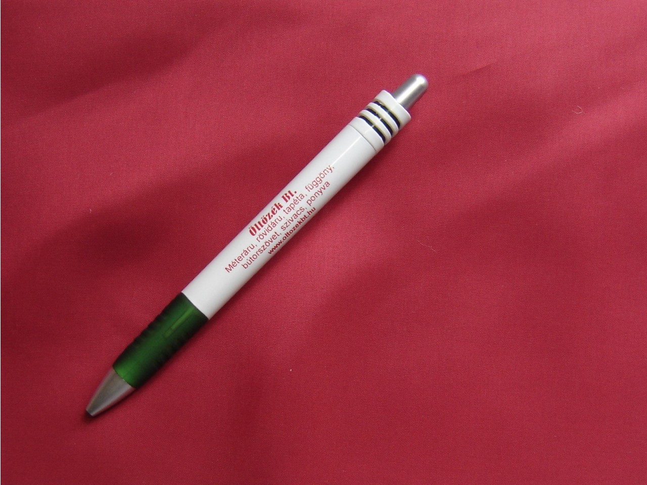 Acetát bélésselyem, meggy-piros (3245) - A textíliák világában 40 év ...