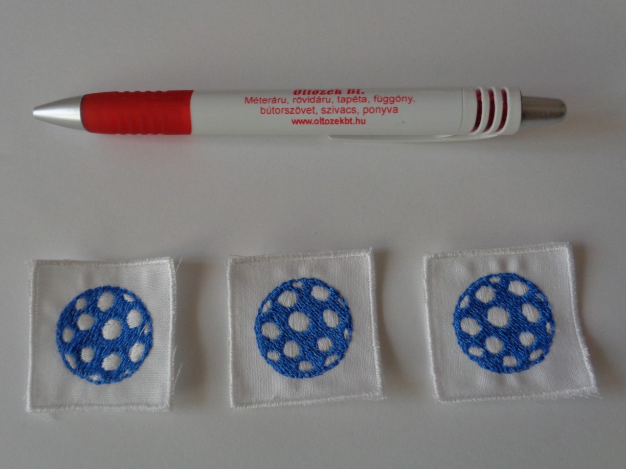 Ovis jel, pöttyös labda, kék (4828) - A textíliák világában 40 év ...